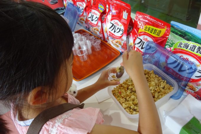 カルビー北海道工場でポテトチップスとフルグラの製造ラインを工場見学 | 得北